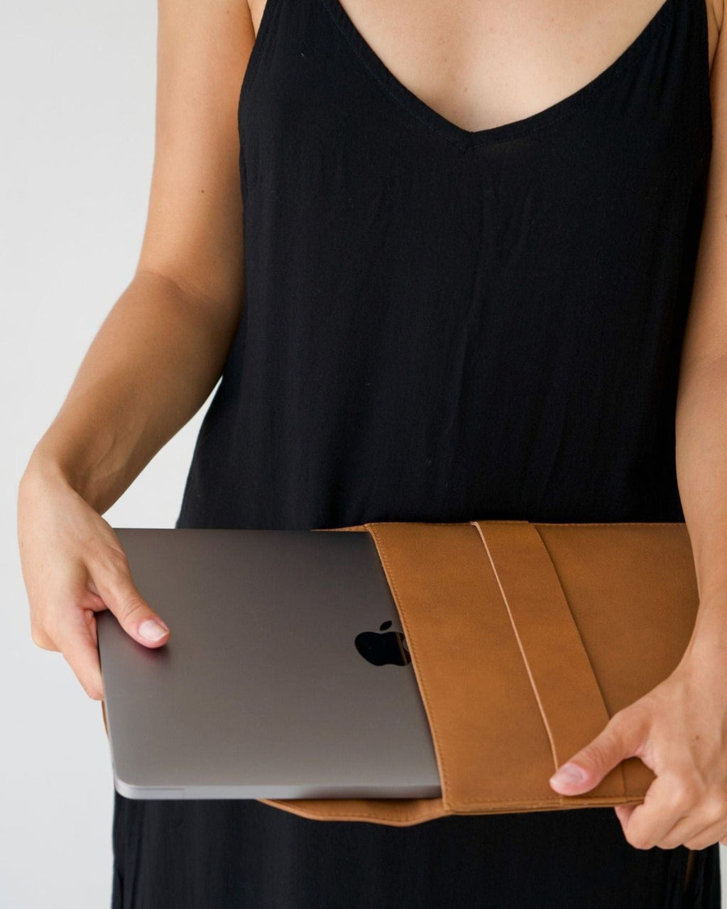 MANDRN | The Casey Sleeve - Tan Leather Laptop Case